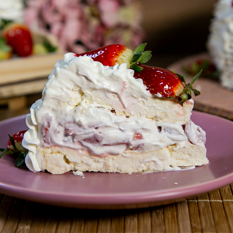 MERENGUE MORANGO – CONFEITARIA ICELAND