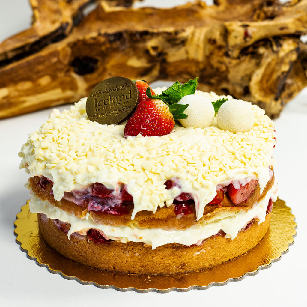 Bolo Ninho Morango – CONFEITARIA ICELAND